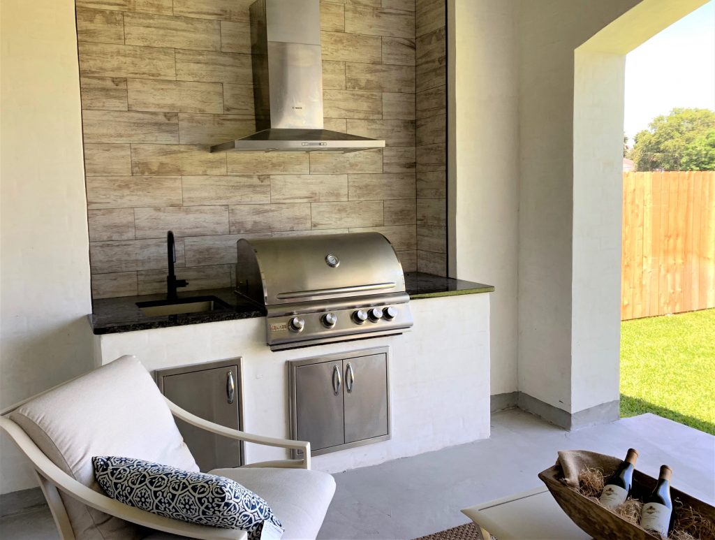 Outdoor Kitchen With Stucco And Granite Countertop L Shaped Outdoor